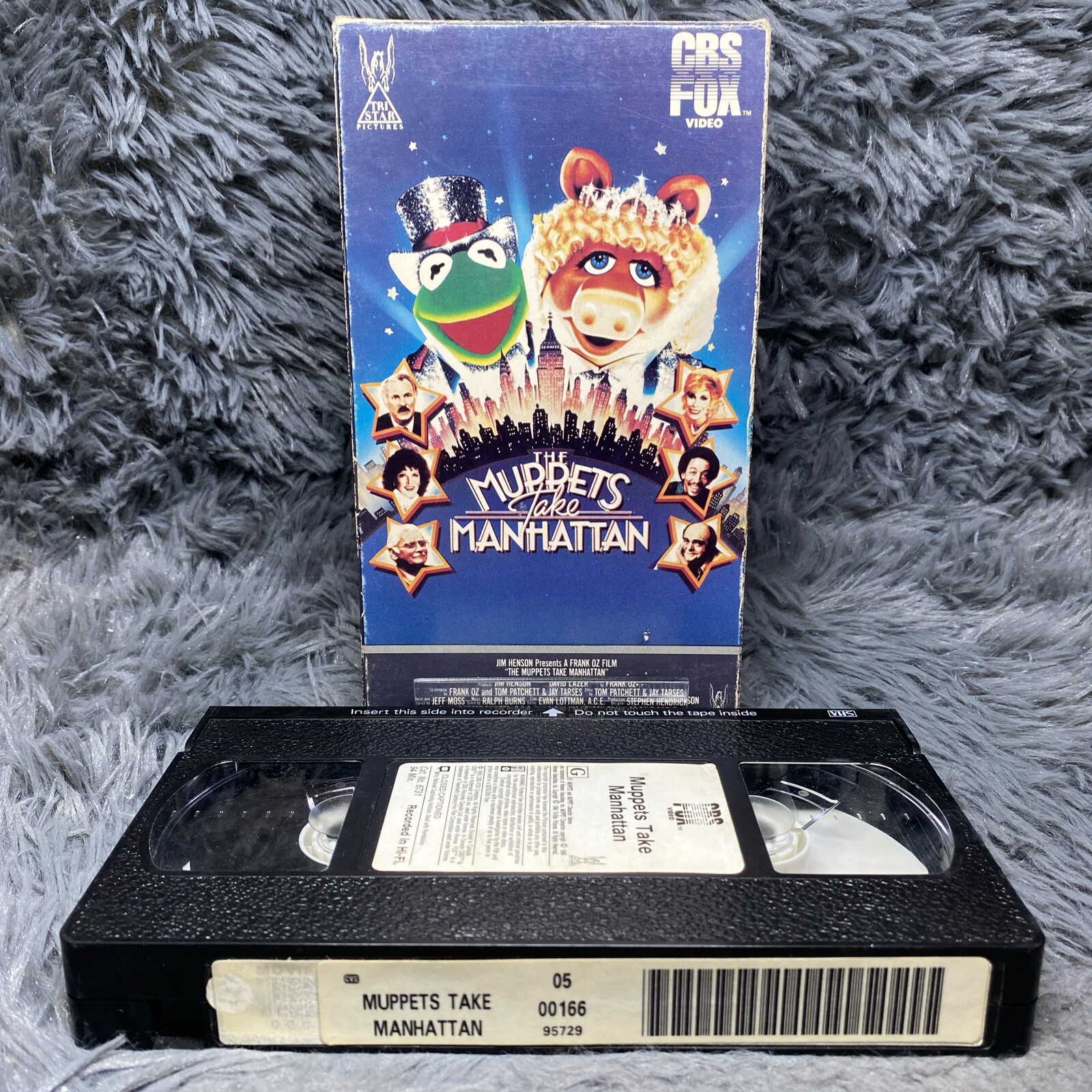 The Muppets Take Manhattan VHS Tape 1985 CBS Fox Release Puppets Movie ...