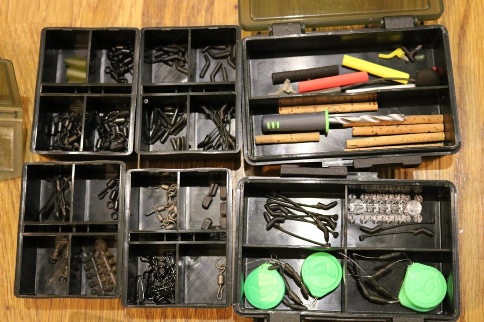 JOB LOT TERMINAL TACKLE BUNDLE FOX BOX KORDA RIGS 20 LEADS CARP SET UP ...