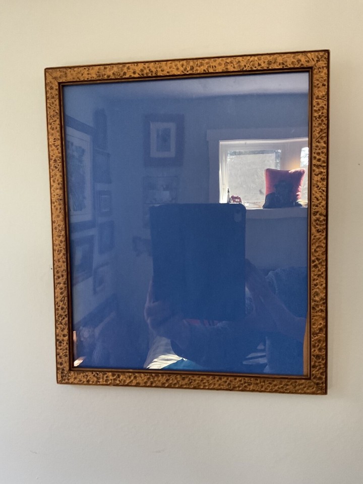 VINTAGE MOLDED WOOD PICTURE FRAME WITH GOLD PAINTED PEBBLED TEXTURE ...