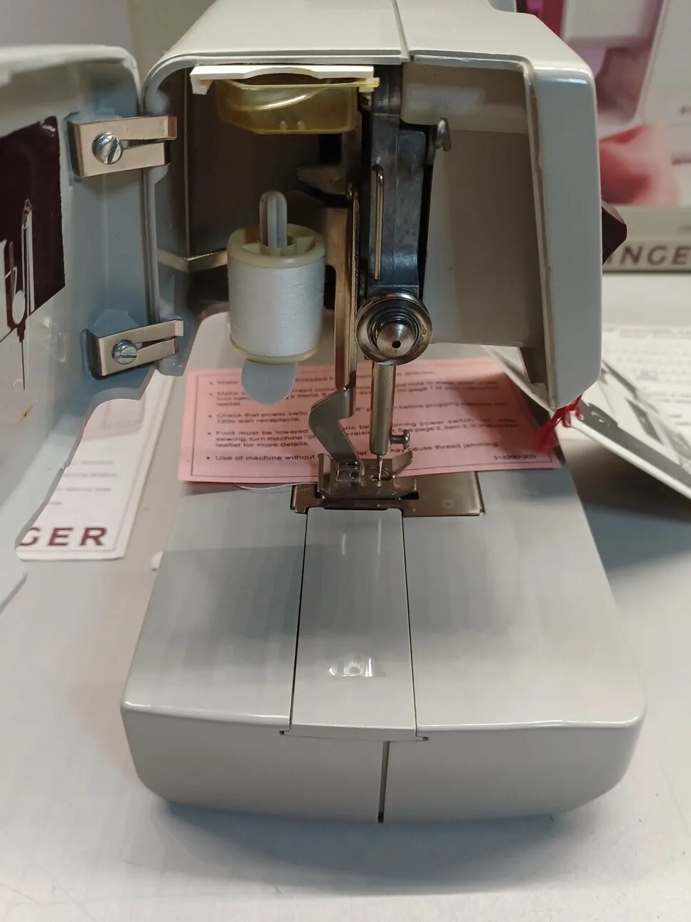 Woking Vintage 1982 SINGER Tiny Tailor Mending Sewing Machine M100A for sale online | eBay