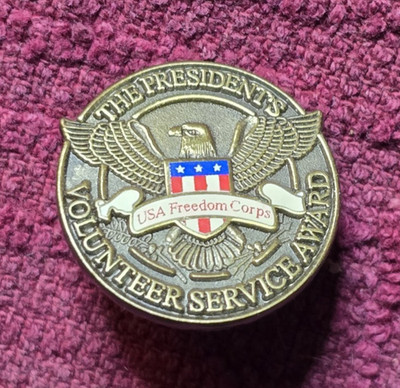 Presidents Volunteer Service Award USA Freedom Corps Lapel Pin Eagle Flag Shield | eBay