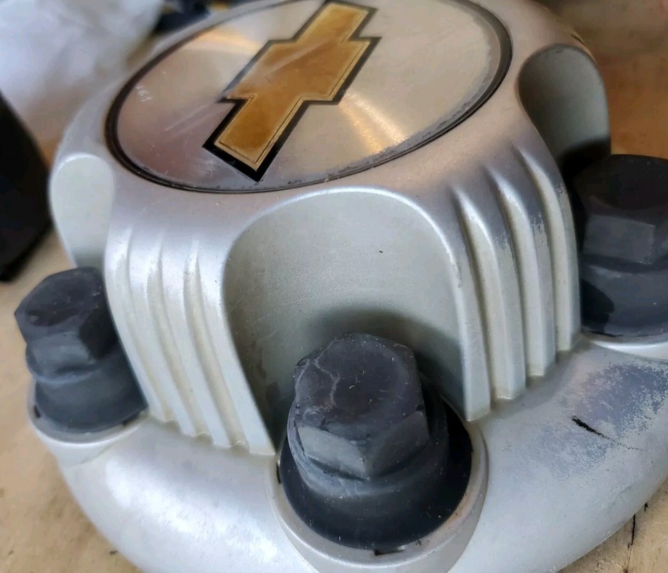 99-06 Chevy Silverado OEM 6 Lug Center Cap. P/N 15712371 | eBay