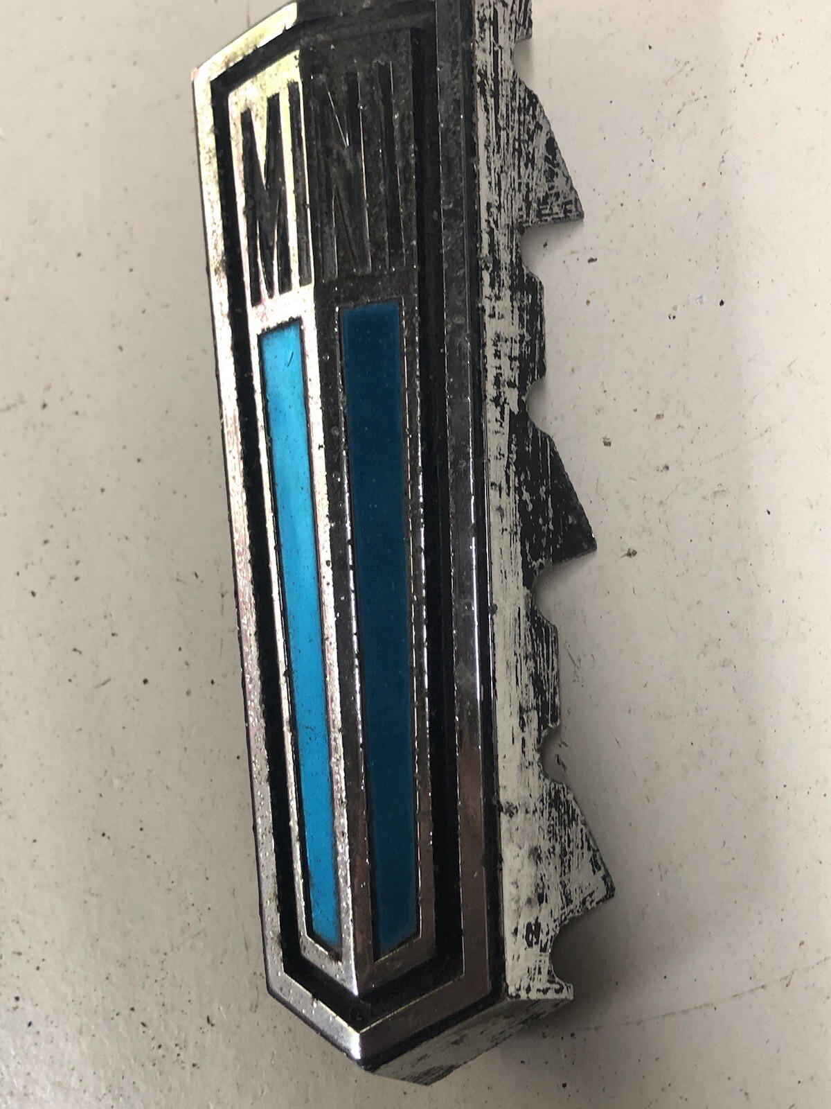 CLASSIC MINI CLUBMAN GRILLE BADGE | eBay UK