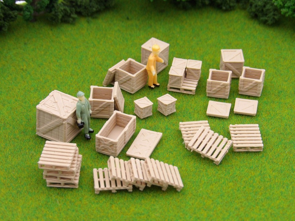 Crate & Pallet Set - 13 Crates & 12 Wooden Pallets - HO Scale Train ...