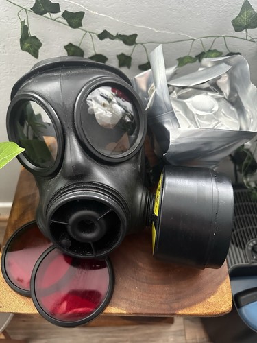 British SAS S10 Gas mask With Extras!! Size 2 | eBay