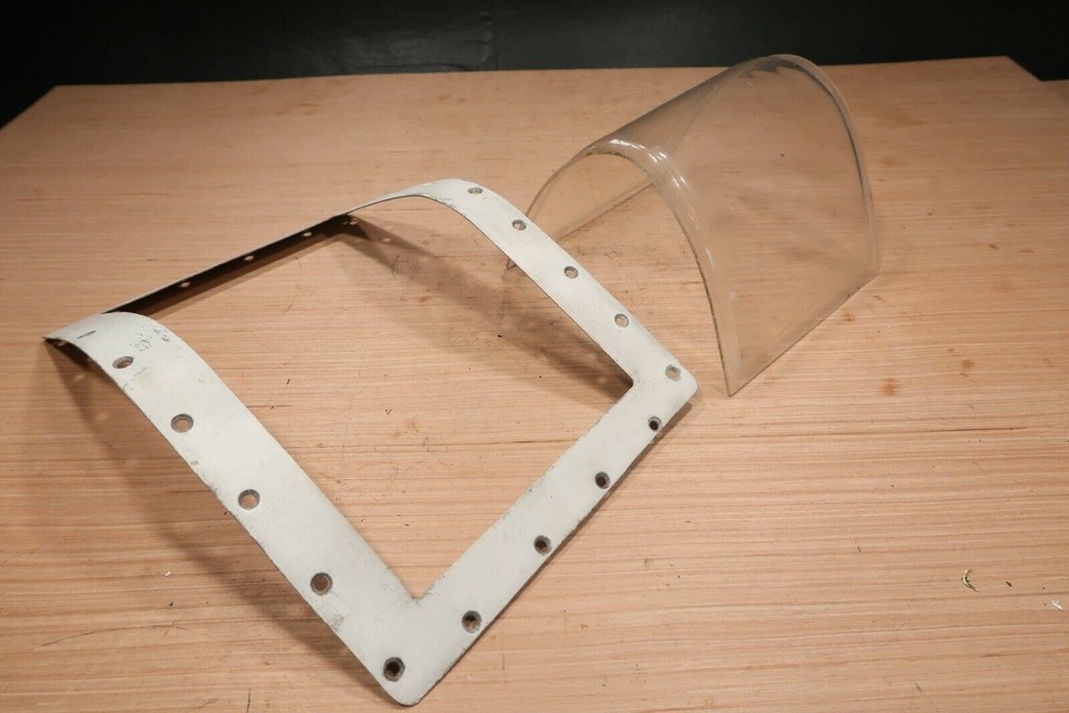 Beechcraft Bonanza Wing Taxi / Landing Light Lens & Frame | OE