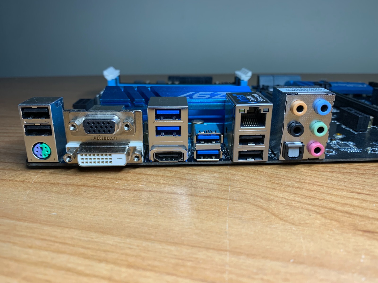 ASRock Z97 Pro4 LGA 1150 Intel Z97 Motherboard w Sata Cable, IO Shield ...