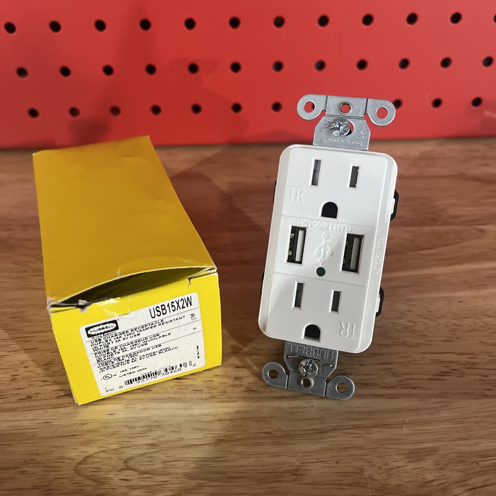 Hubbell USB15X2W USB Charger Receptacle Duplex 15A/125V 2 Port 3A/5V ...