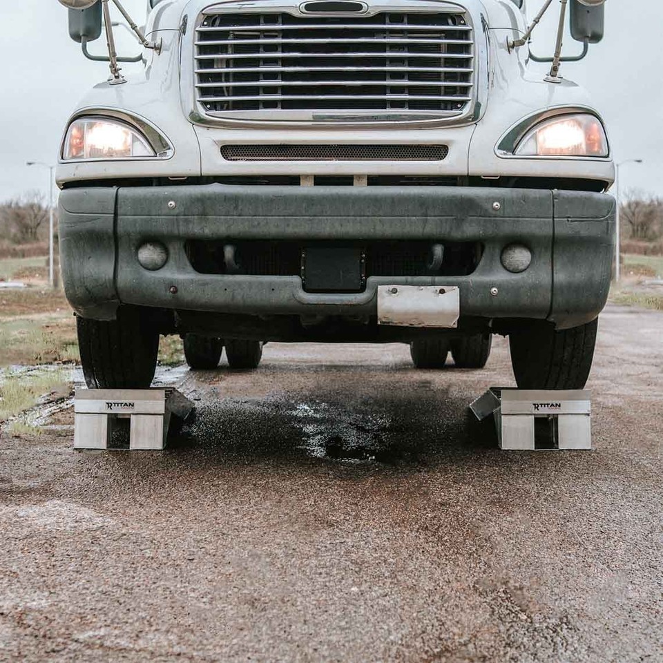 Titan Ramps Heavy-Duty Aluminum Semi-Truck Riser Ramp - 20,000 lb. GVW ...
