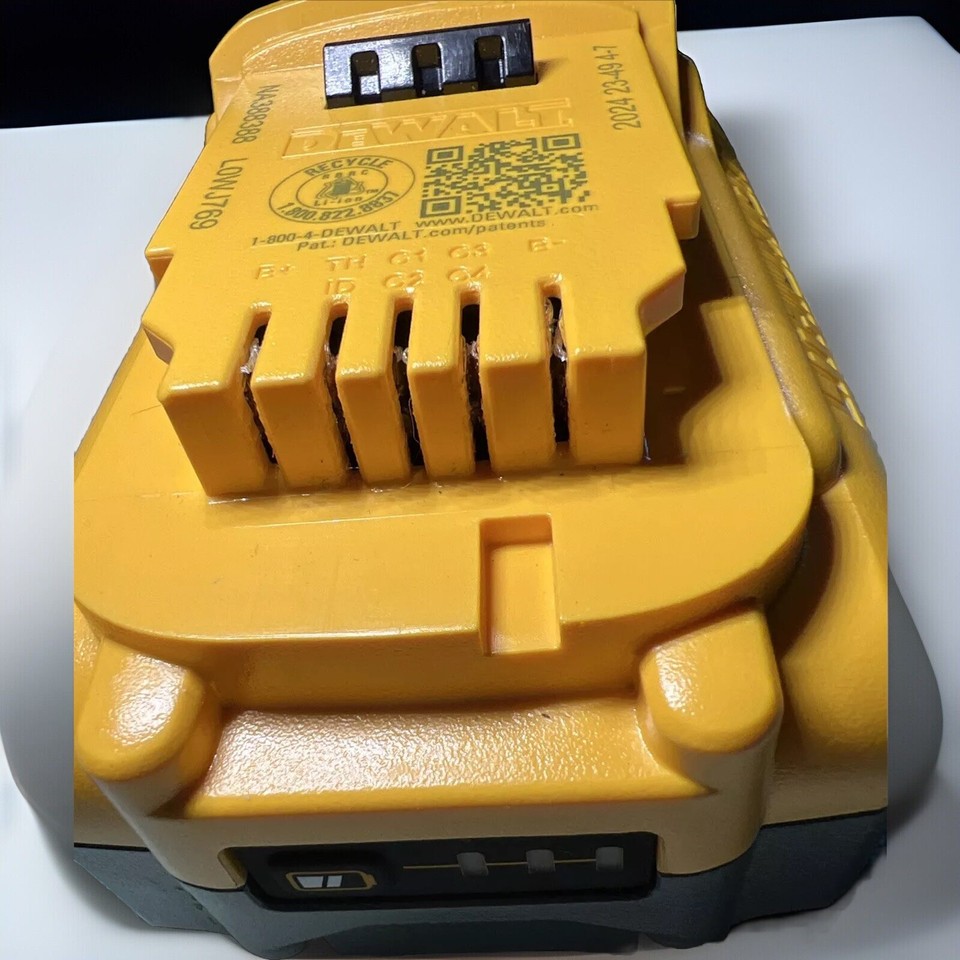 DeWalt 20V MAX* XR DCB2108 POWERPACK™ 8 AH BATTERY | eBay