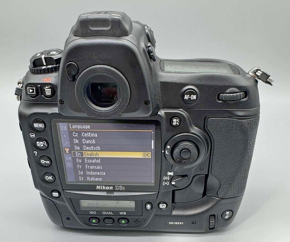 Nikon D3S 12.1 MP Digital SLR Camera Shutter count : 7,119,duty-free in ...