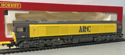 HORNBY OO GAUGE - R2521 - CLASS 59 DIESEL 59102 ARC 'VILLAGE OF CHANTRY ...