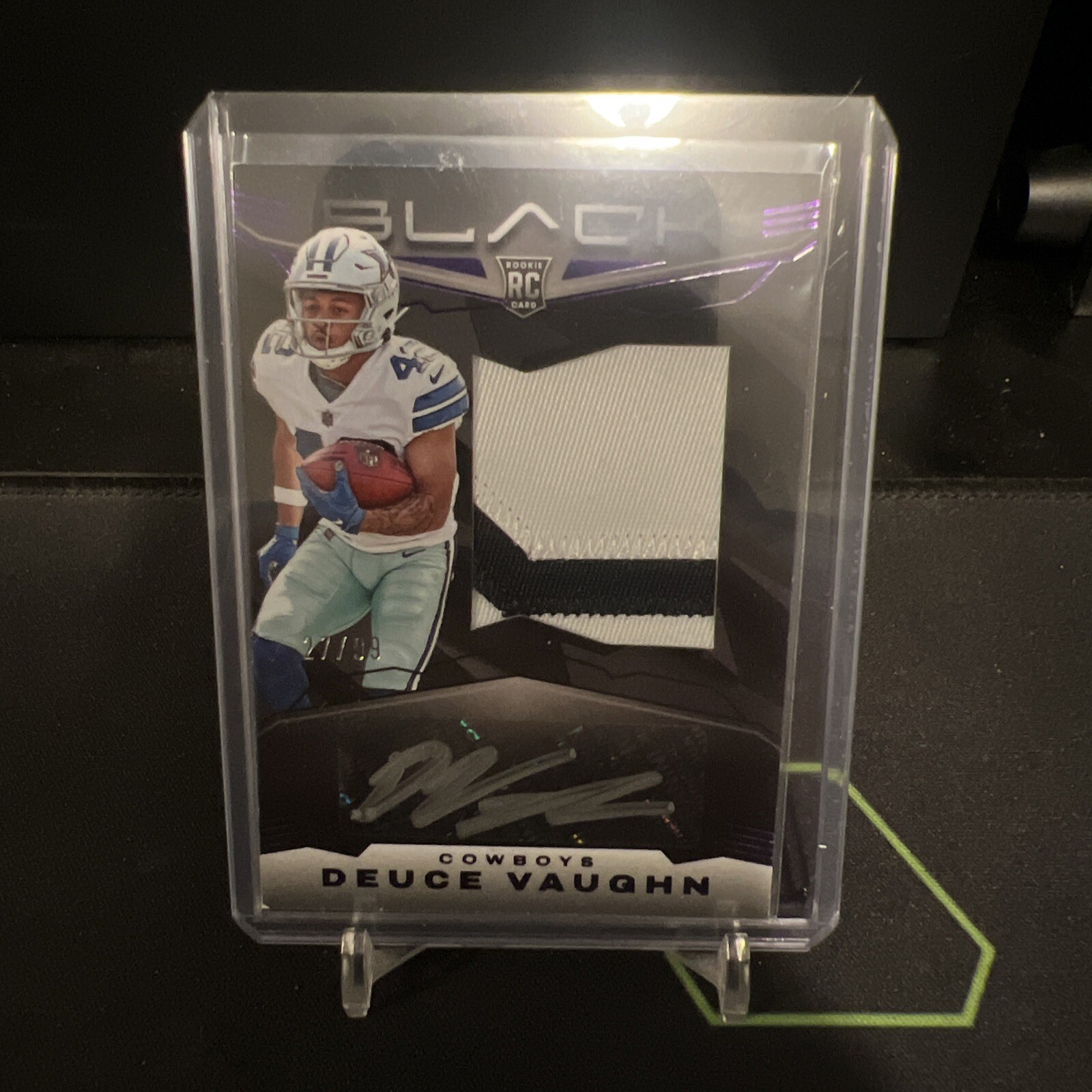 2023+Panini+Black+-+Rookie+Patch+Autographs+Royal+%23240+Deuce+Vaughn+ ...