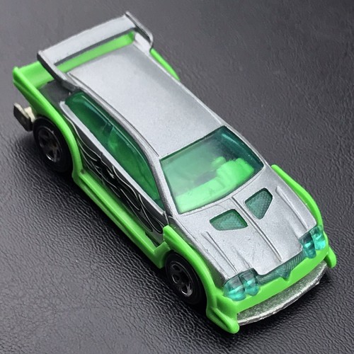 Hot Wheels Flight 03 Toy Car Die Cast 2002 Green Flames Made In ...