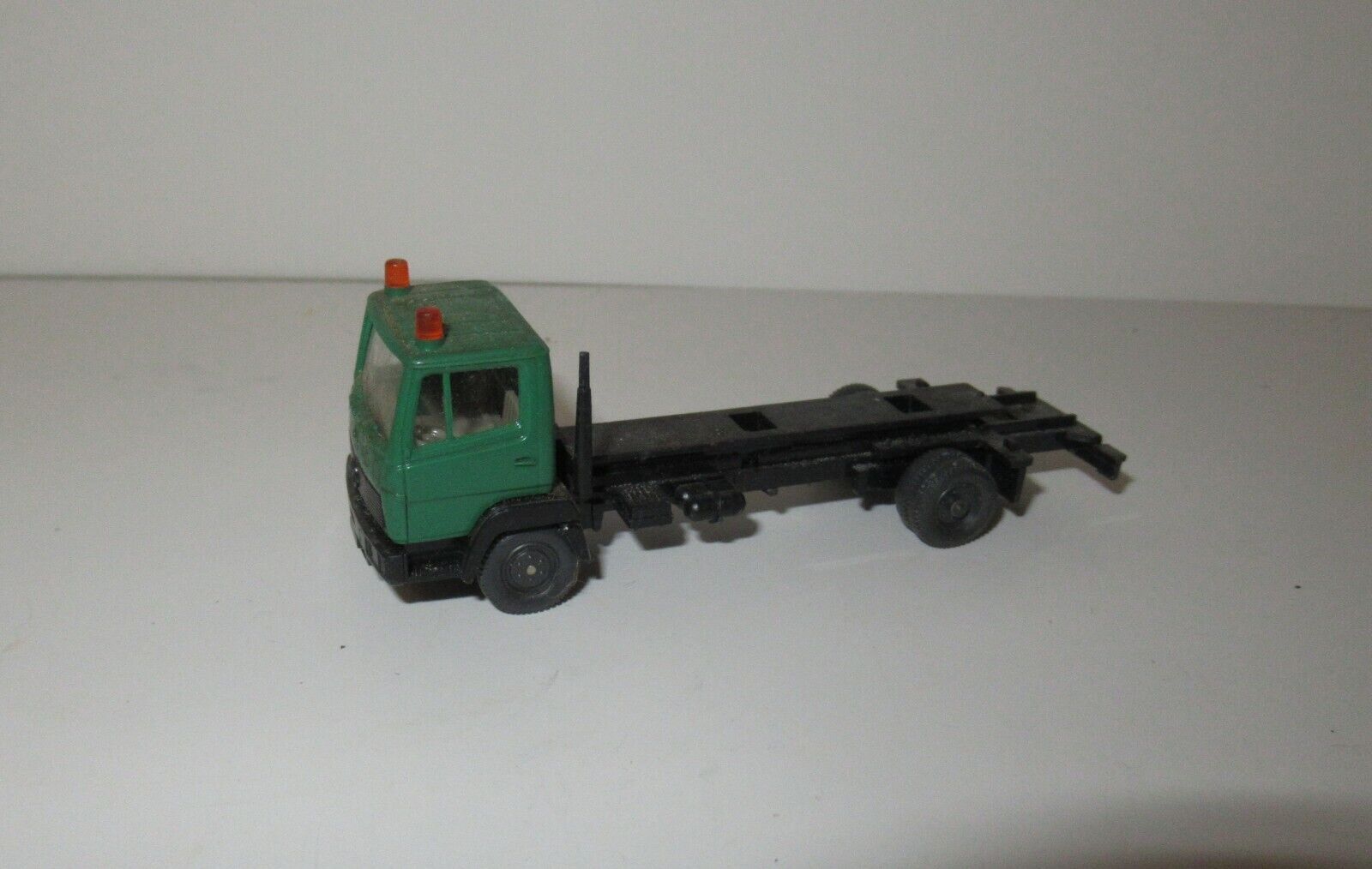 Wiking HO Scale Mercedes Green Tractor with Emergency Lights (973487 ...
