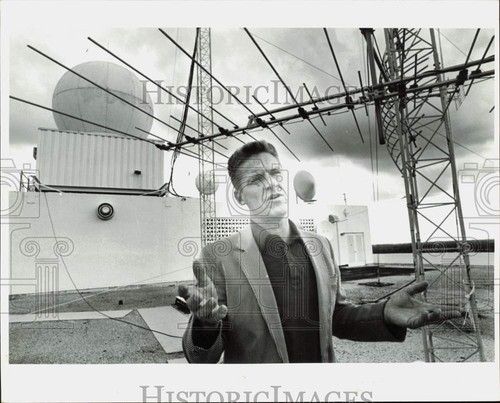 1983 Press Photo Dr. Neil Frank on Hurricane Center Building Roof ...