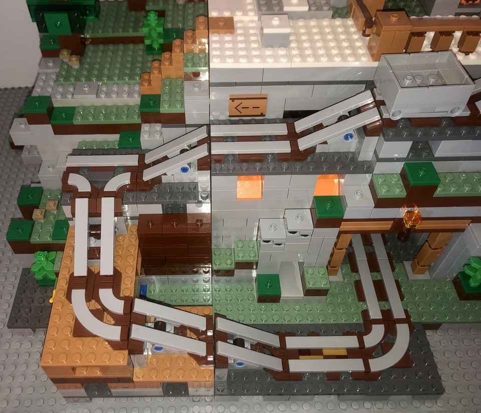 Lego 21137 Minecraft The Mountain Cave Complete Set With All ...