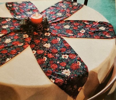 POINSETTIA CHRISTMAS TABLE TOPPER Quilt - Pattern From a Vintage ...