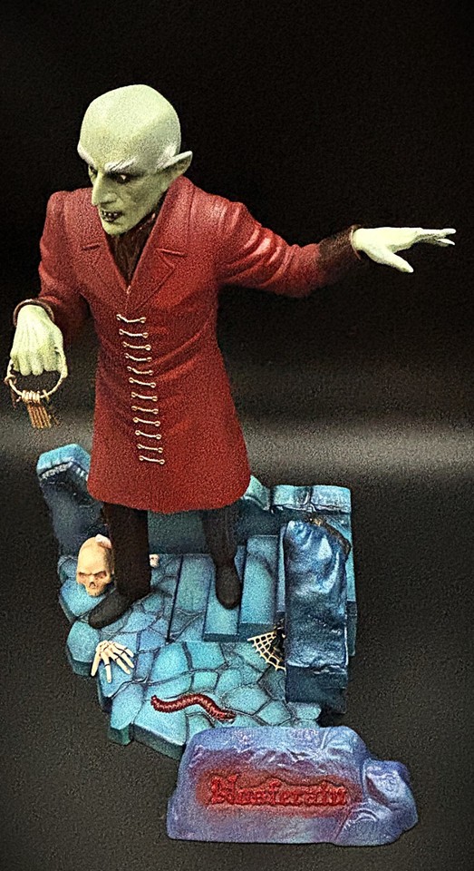 Monarch NOSFERATU Professionally BUILT AIR BRUSHED AURORA STYLE MONSTER ...