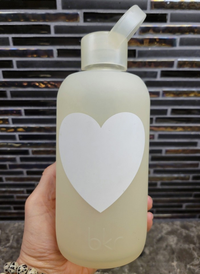 RARE BKR WATER BOTTLE WHITE HEART WITH GLASS AND SILICONE SLEEVE 16 OZ ...