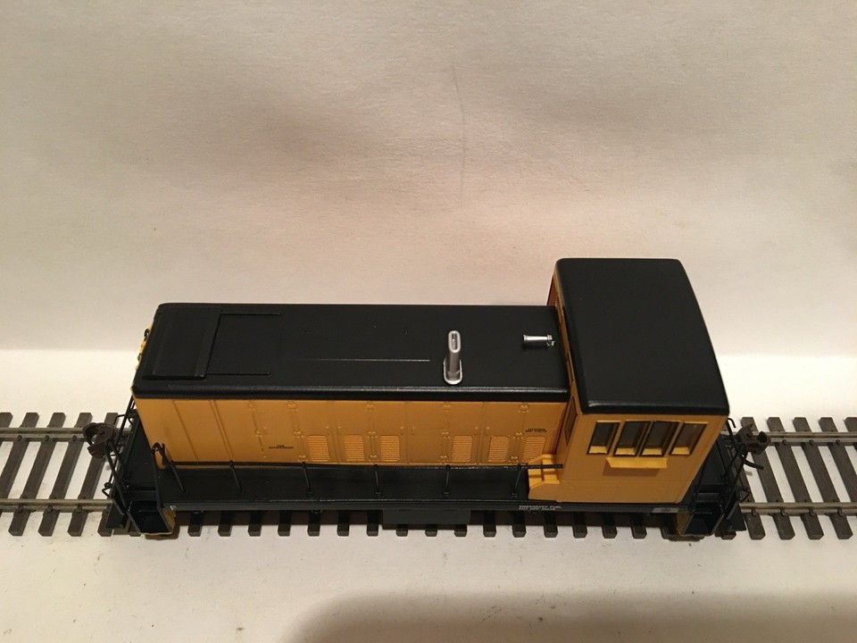 HO Bachmann 60607 Yellow Unlettered GE 70 Ton Switcher Diesel ...