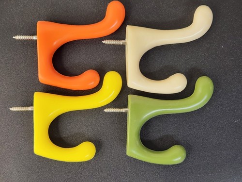 lot of 32 -- 2-1/4" Plastic screw hooks - Nook Hooks - vintage 1970s ...