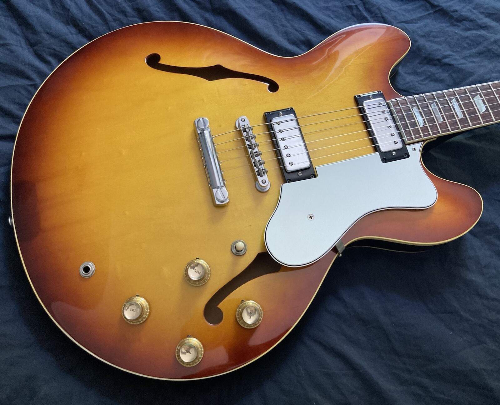 1966 Epiphone Guitar Catalog Front Cover >> Vintage Guitar and Bass