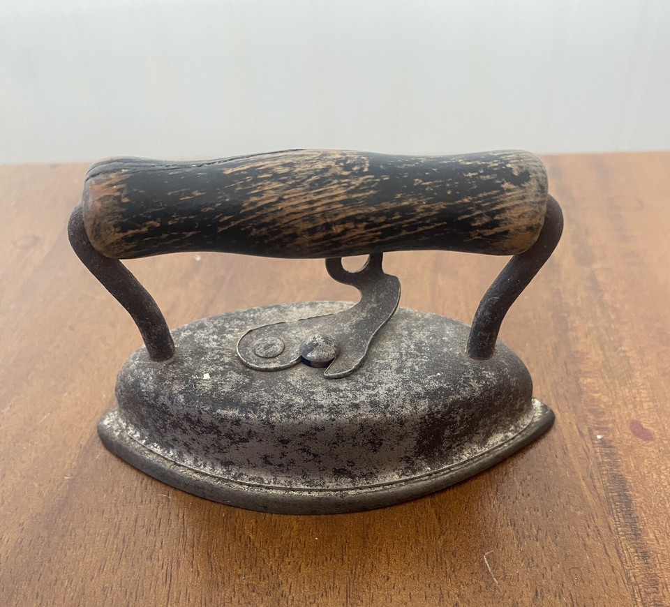 Antique Miniature Dover Sad Iron USA Salesman Sample/Toy w/ Removable ...