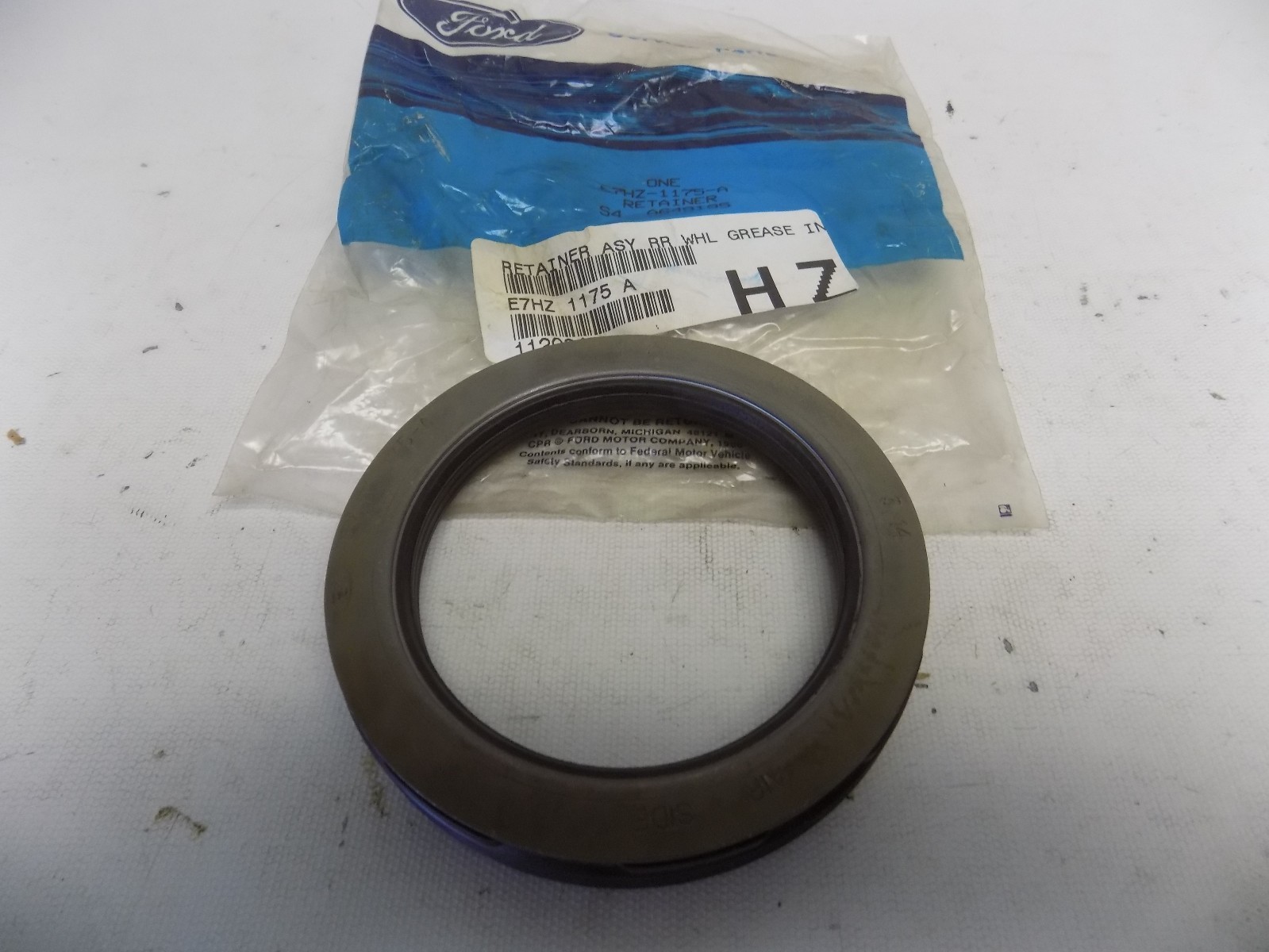 New OEM Ford Heavy 1987-1998 F600 F700 F800 Rear Wheel Grease Seal ...