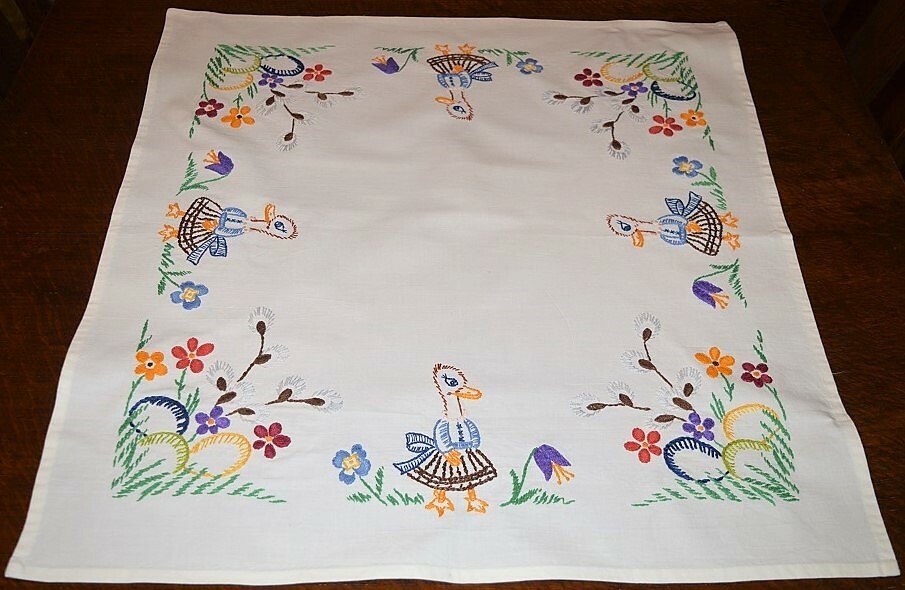 MOMMY DUCK WEARS HER SUNDAY BEST VINTAGE HAND EMBROIDERED LINEN BLEND ...