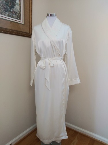 Vintage Intimate Essentials Ivory Satin Like Robe With Pockets Size ...