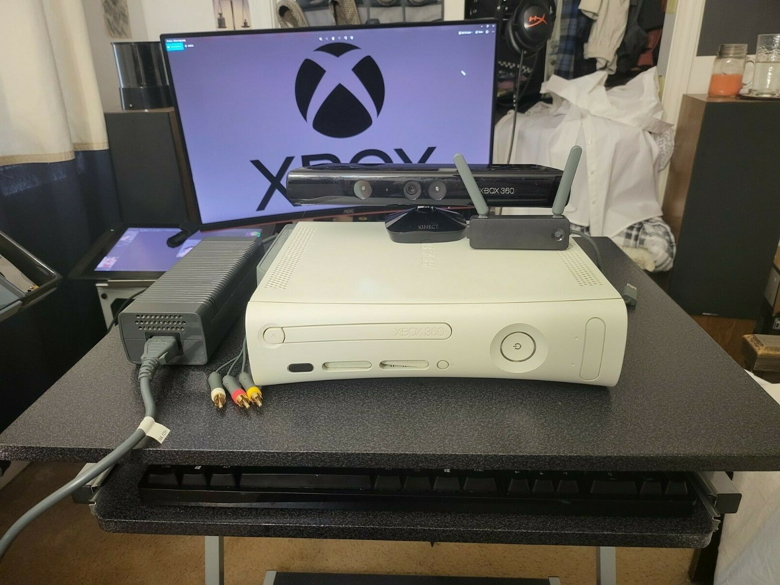 Microsoft Xbox 360 Arcade Edition 60GB HDD + two controllers + Kinect ...