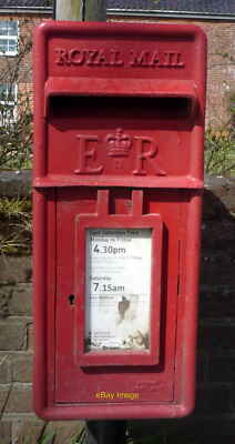 Photo 6x4 Close up, Elizabeth II postbox, Manor House Farm Ingham ...