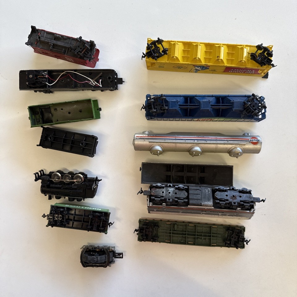 As Is HO Scale Lot Of Train Box Cars FOR PARTS OR REPAIR Estate Project ...