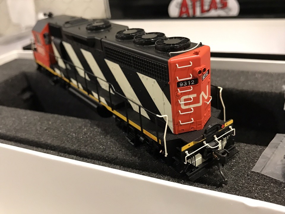 HO Scale Atlas Gold GP-40 Low Nose DCC Diesel Locomotive CN CANADIAN ...