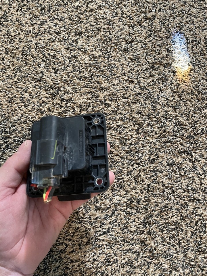 2019-2025 CHEVROLET SILVERADO 1500 REAR BED POWER OUTLET OEM 84766212 ...