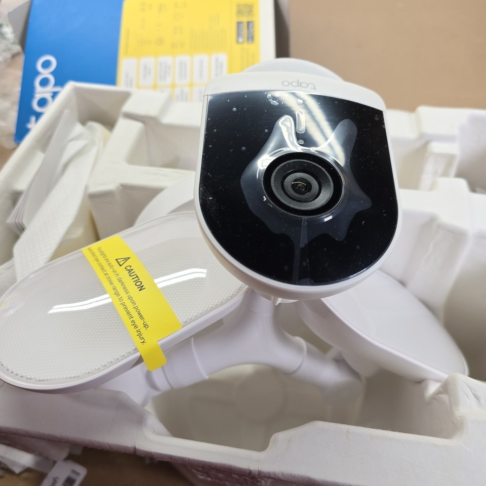 TP-Link Tapo 2K QHD Floodlight Camera Outdoor Surveillance Security ...