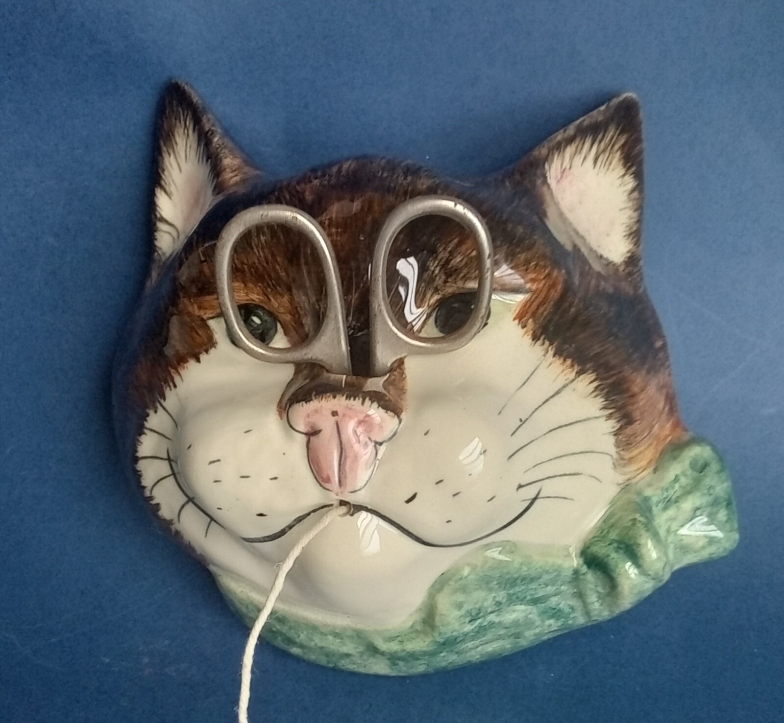 Babbacombe Pottery Cat String Dispenser And Scissors Holder Wall ...
