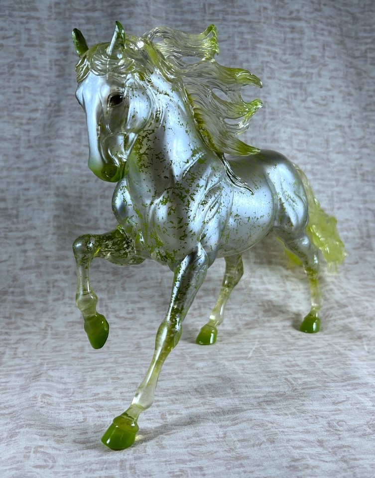 Breyer model horse, "Hero's Welcome Surprise" 2019 Glossy Decorator ...