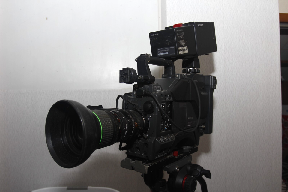 Sony DXC-637 Broadcast Camera, DXF-40B Monitor and Canon YJ17x9.5B4 ...