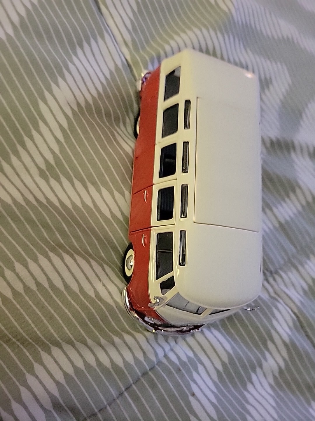 Volkswagen Bus Red And White microbus transporter B2 | eBay