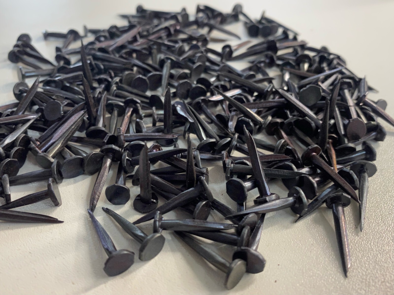 Blued Improved Cut Tacks Upholstery Carpet Fabric Webbing Pins Nails ...