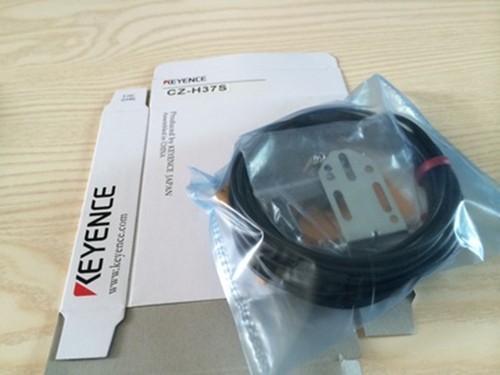 1PC Keyence CZ-H37S Fiber Optic Sensor CZH37S New In Box Expedited ...
