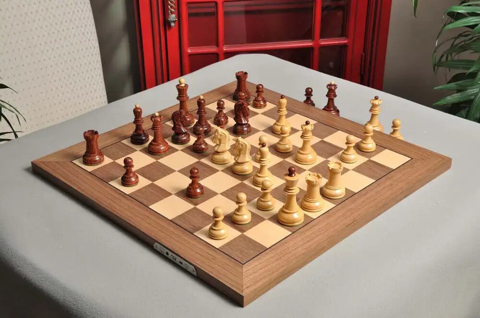 The DGT Projects Electronic Chess Board (eBoard) - USB Walnut - with ...