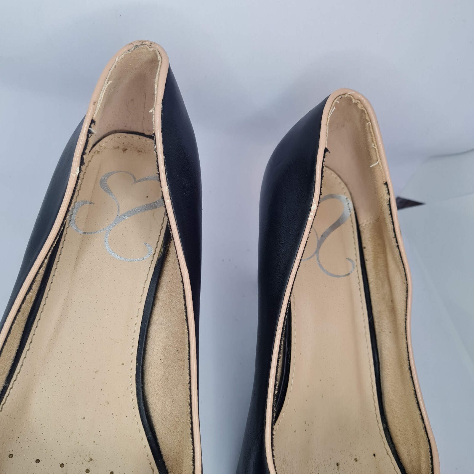 Black and beige heels open toe with a bow design marks as seen 3inch ...