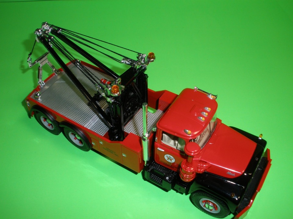 First Gear Tow Truck R Model Mack Heavy-Duty Wrecker Texaco Pipeline ...