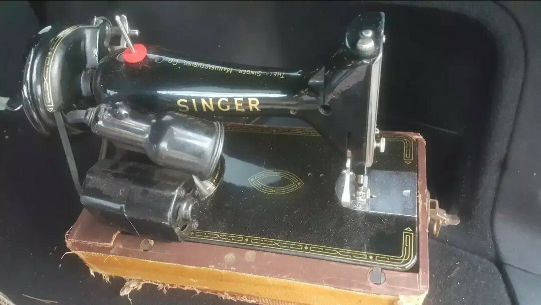 Singer 99k Vintage EM525214 Sewing Machine 1957 Retro Sew Surge Fabric ...