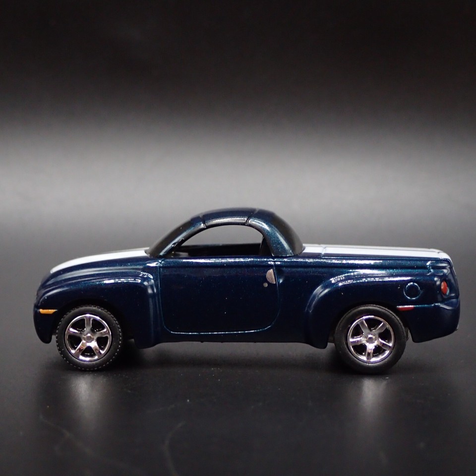 2003-2006 CHEVY CHEVROLET SSR TRUCK RARE 1:64 SCALE DIORAMA DIECAST ...