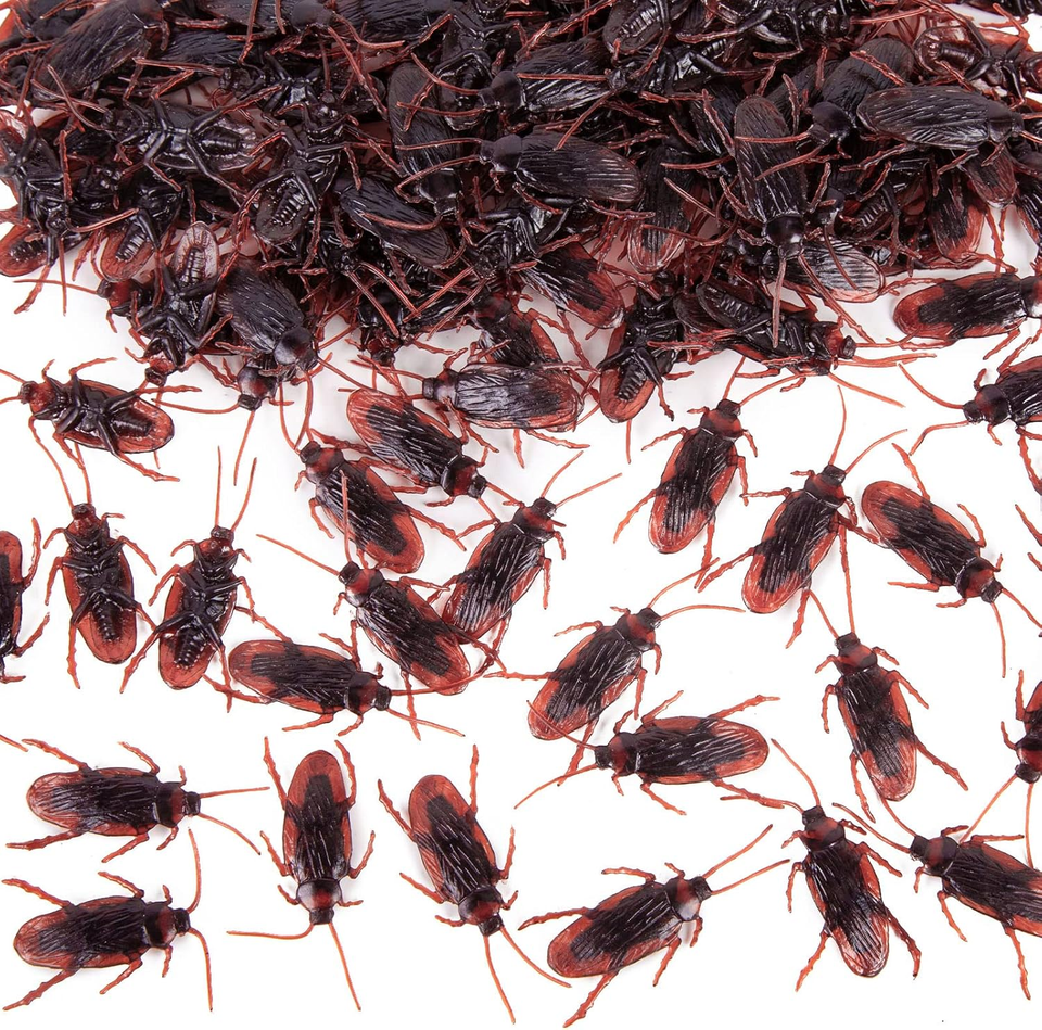 150PCS Fake Roaches, Realistic Fake Cockroach Funny Plastic Bugs for ...