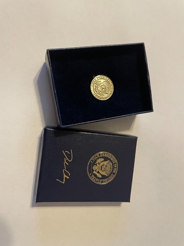 Dick Cheney Vice Presidential Seal Metal Pin w/ Embossed Signature ...